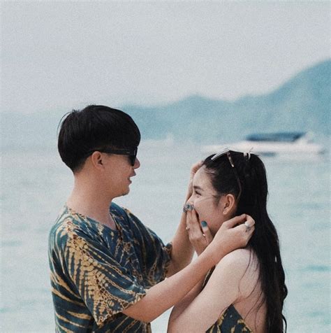 ครูเต้ย อภิวัฒน์ เซอร์ไพรส์ เปิดตัวลูกสาววัย 1 ขวบ ภรรยา ขนม ศศิกานต์ ร่ำไห้ลั่นหนูรักเขา