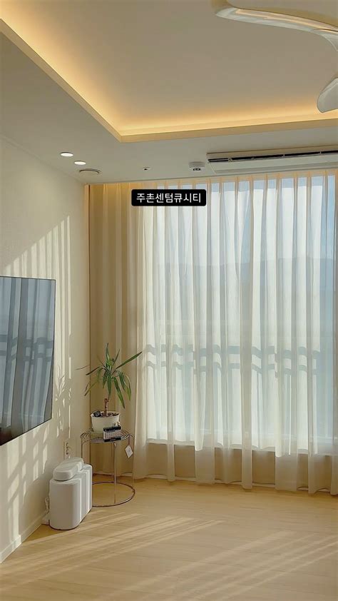 메이드창 김해커튼양산커튼블라인드 메이드창김해점 안방 커튼and블라인드 린넨 베이지 색상과 베란다 알루미늄 풀 타공 블라인드 조합으로 전체적으로 개방감이 있어 한층 더