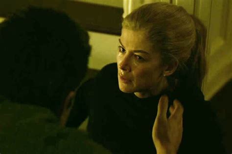 Ben Affleck Gone Girl Scene Bathroom