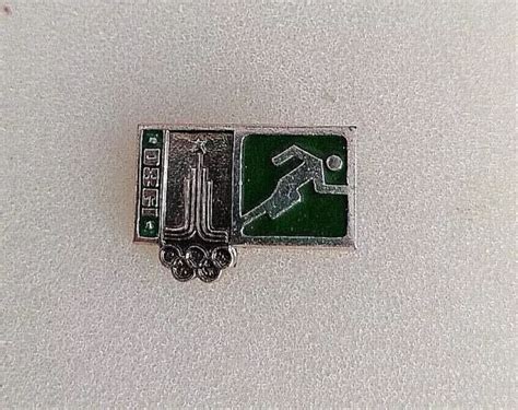 PIN S JEUX OLYMPIQUE Russe Course De Relais Cccp Et Moscou 1980 En Metal EUR 1 90 PicClick FR