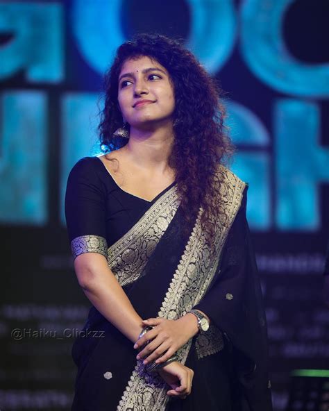 அட குட் நைட் பட நடிகையா இது மாடர்ன் உடையில் இப்படி கலக்குறாங்களே