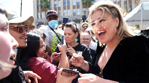 Why Is Kelly Clarkson Moving Her Talk Show To New York City As Usa