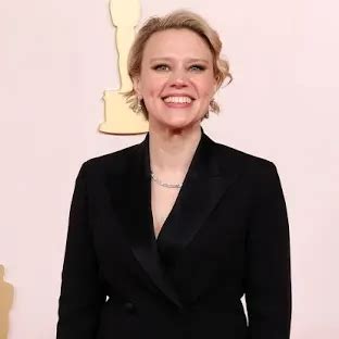 Kate Mckinnon Biography Age Net Worth Career Highlights And More Mabumbe