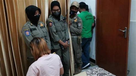 Pasangan Bukan Suami Istri Terciduk Berduaan Di Kamar Hotel