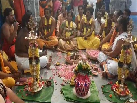 கோட்டை மாரியம்மன் கோவில் விழாகோலமாக காட்சியளிக்கும் சேலம் கோட்டை மாரியம்மன் கோவிலில் கணபதி