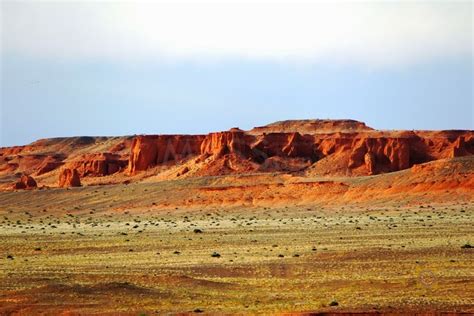 Баянзаг Улаан эрэг