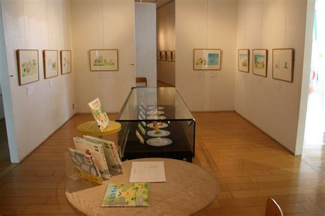 射水市大島絵本館 4月1日、ギャラリーで「さとうめぐみ絵本原画展」がはじまりました。