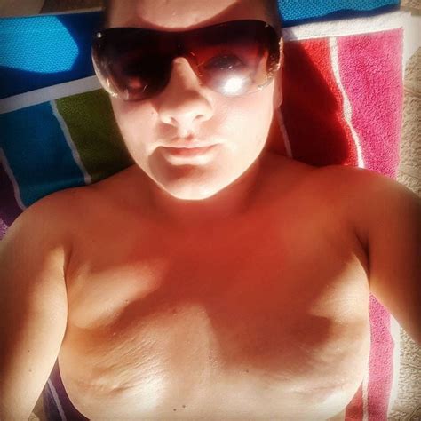 乳がん裸 セックスの写真
