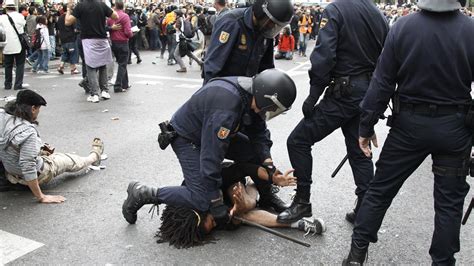 21 Participantes De La Protesta Rodea El Congreso Se Sientan En El