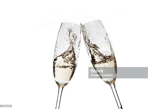 Toasting 앨코브 글래스와 있는 흰색 배경의 0명에 대한 스톡 사진 및 기타 이미지 0명 기념일 로맨스 Istock