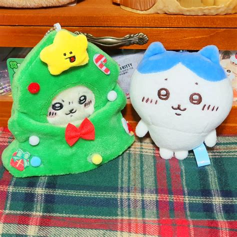 크리스마스 트리에 쏘옥 들어간 랏코와 빤히 쳐다보는 하치와레 콜리colley