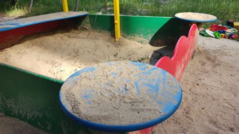 Для дитячих майданчиків у Полтаві закупили пісок Читайте на Ukr Net