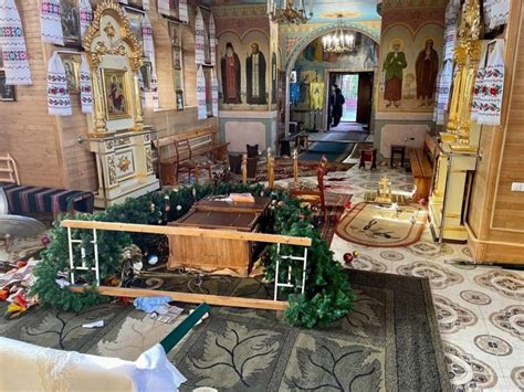 У Вінниці невідомий в храмі поранив священика Нападник затриманий