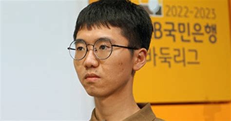 변상일 끌고 홍성지 받치는 정관장이냐 ‘최강 신진서의 킥스냐