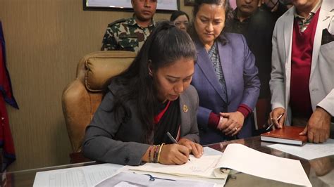 नवनियुक्त शिक्षामन्त्री श्रेष्ठले गरिन् पदभार ग्रहण Khabarhub Khabarhub