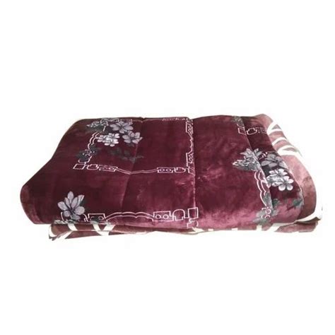 Polycotton Maroon Microfiber Winter Quilt Size 225 X 245mm At Rs 1400