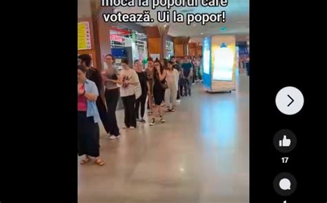 Clujenii au făcut coadă la cărți gratis în ziua votului