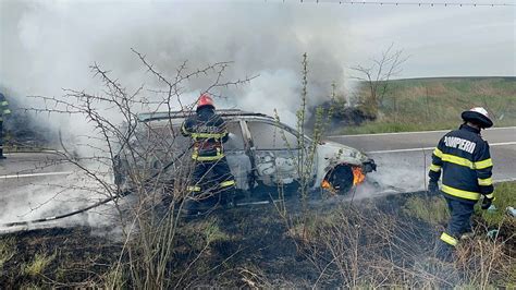 FOTO Un autoturism a ars ca o torță pe un drum din județul Tulcea Ordinea RO