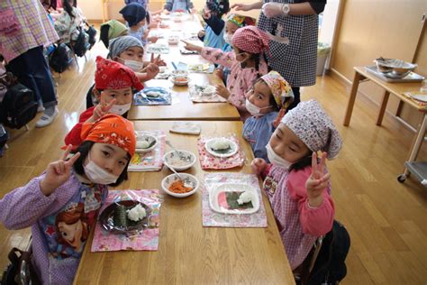 3月13日のり巻き作り 認定こども園岩見沢天使幼稚園 学校法人 北海道カトリック学園