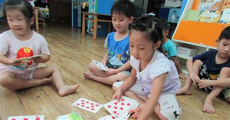 新北市私立童圓幼兒園 大班之撲克牌遊戲~撿紅點 宇晴 家緯 家蓁 咏家