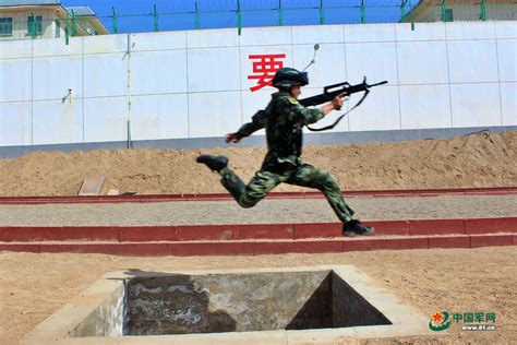 看过来！天山脚下火热练兵场上的兵哥哥，你最喜欢哪一款？军事中国网