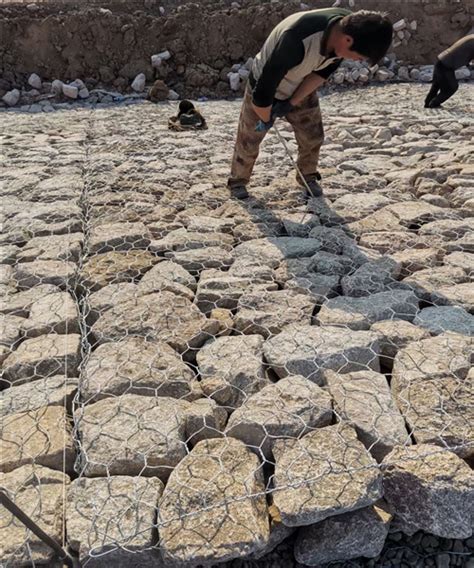 石笼网 河道石笼网的作用及原材料介绍 哔哩哔哩