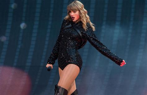 20 Celebrities Who Insured Their Body Parts For Millions