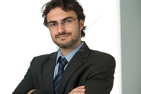 自信微笑的白领男子高清图片下载 正版图片600949058 摄图网
