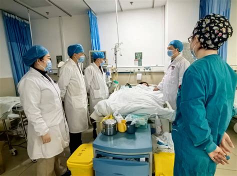 安徽17岁女孩被急送icu！医生开出解药：5瓶白酒凤凰网安徽凤凰网