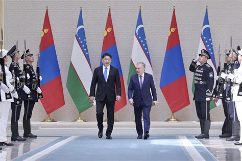 Ерөнхийлөгч У Хүрэлсүх гэргий Л Болорцэцэг нарыг Узбекистаны