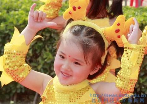 张欣欣校长与科大幼儿园小朋友共庆 六一国际儿童节” 北京科技大学新闻网