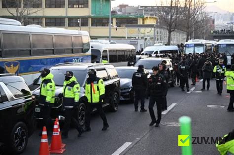 ШУУРХАЙ БНСУ д Ерөнхийлөгч асан Юн Сог Ёлийг баривчилж байна
