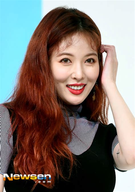 포토엔 현아 반짝반짝 빛나는 코 피어싱