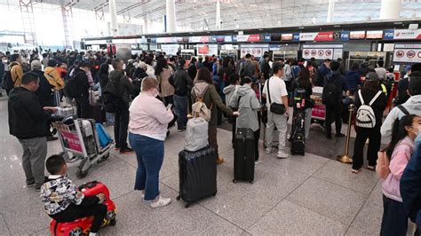 五一出行火爆，成都、上海、广州、香港、澳门等成热门目的地中国政库澎湃新闻 The Paper
