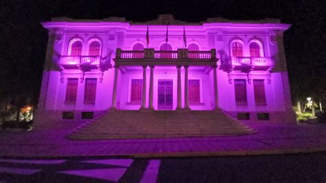 Iluminação Da Prefeitura Decorada Para Chamar A Atenção Da Importância