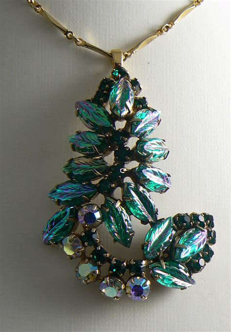 Gorgeous Vintage Green Molded Art Glass Necklace Earring Set Vintage