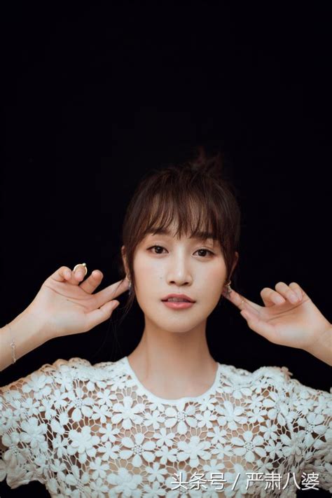 藍盈瑩碎花裙清新優雅 靈動時尚少女感十足 每日頭條