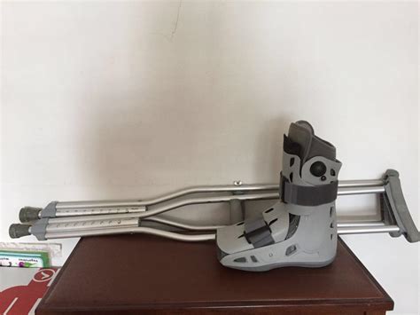 Aircast Boots Crutches Everything Else On Carousell