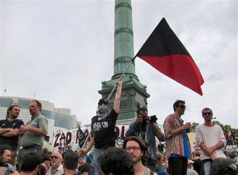 Демонстрация против полицейского насилия во Франции Прамень