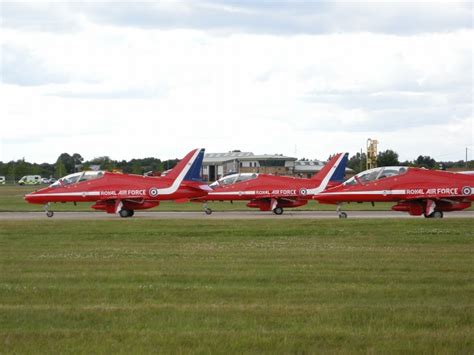 イギリス空軍曲技飛行隊「レッド・アローズ」