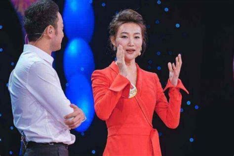 李梓萌是央視主持人：為節目戴13年假髮，摘下後年輕好多 每日頭條