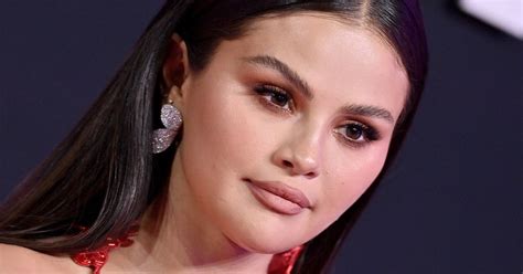 Selena Gomez Declares She'll 'Never Be A Meme Again' After VMAs | HuffPost Entertainment