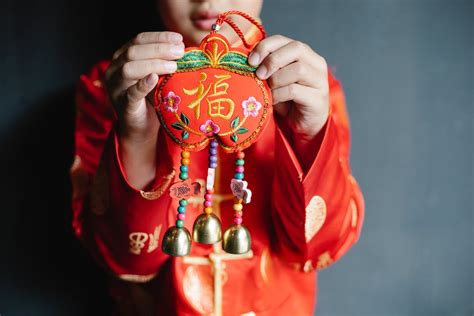 有关中国传统 中国新年 中文剧本 传统服装 假日 兒童 农历新年 小孩 幸运 幸運 慶祝 手 手工藝 手工製造