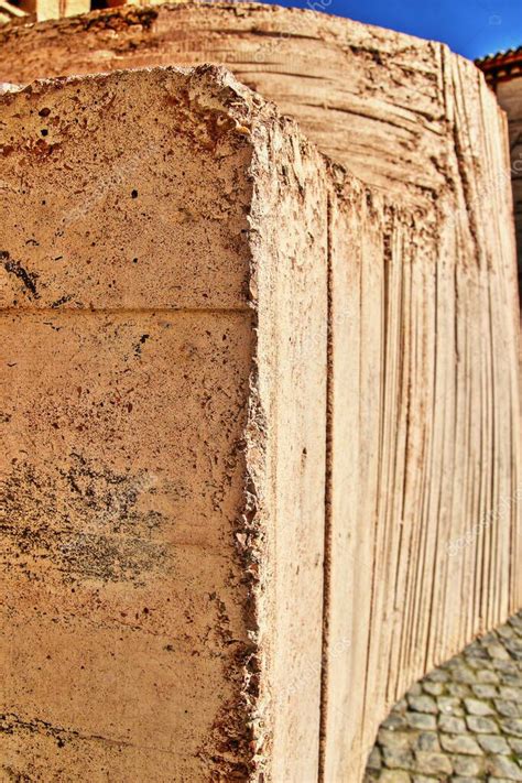 fotográfica con diferentes puntos de vista de la escultura de Eduardo