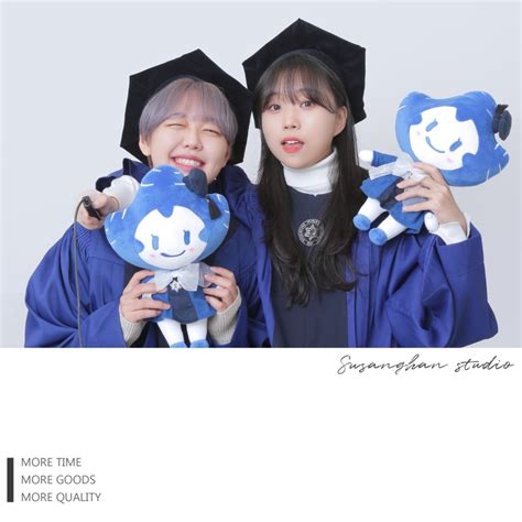 홍대셀프스튜디오 ┃ 홍대에서 졸업기념 학사모 셀프사진 촬영 ┃ 수상한사진관 홍대2호점 네이버 블로그