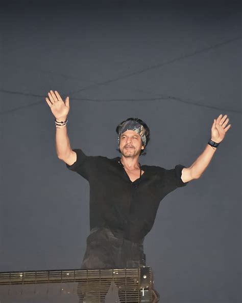 Team Shah Rukh Khan Fan Club On Twitter Pathaan Spreading Arms And