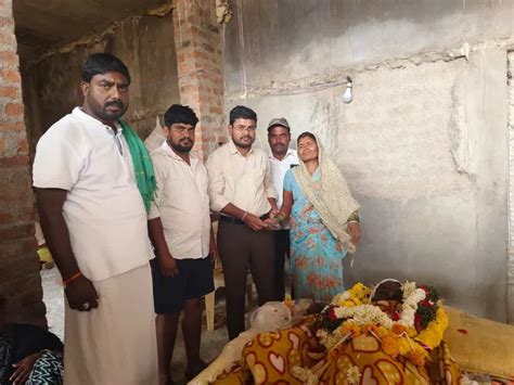 మృతుడు కుటుంబానికి ఆర్థిక సహాయం
