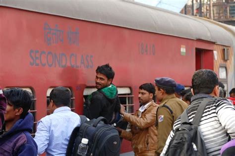 画像 インド脱線事故多数の死者が出た本当の理由 そもそも定員を大きく超える乗客の数が問題だ 海外 東洋経済オンライン