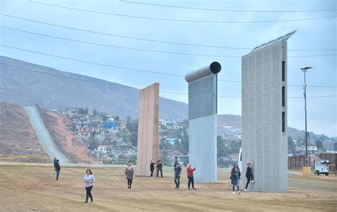 Venden Paquetes Turísticos Para Visitar Los Prototipos Del Muro