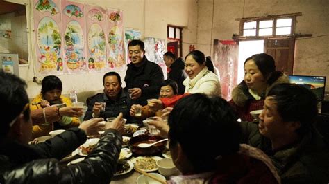 过年了，胖妹家18口人大团圆，老公差点喝高，一家人太开心了！【陈说美食】 Youtube